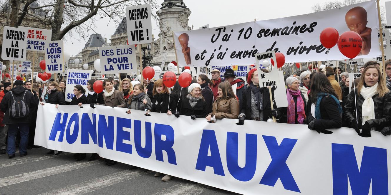 Les Anti Avortement Ont Défilé à Paris