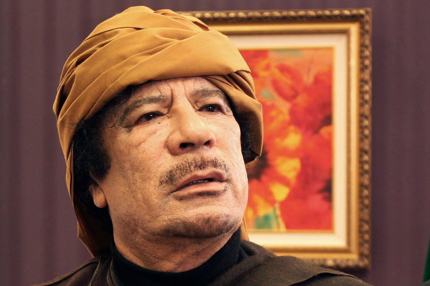 Mouammar Kadhafi négocie-t-il son départ