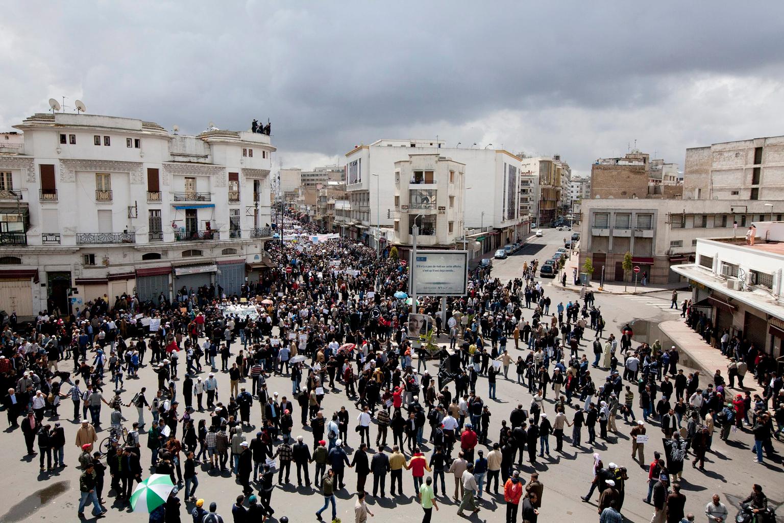 Des milliers de Marocains dans la rue pour davantage de démocratie