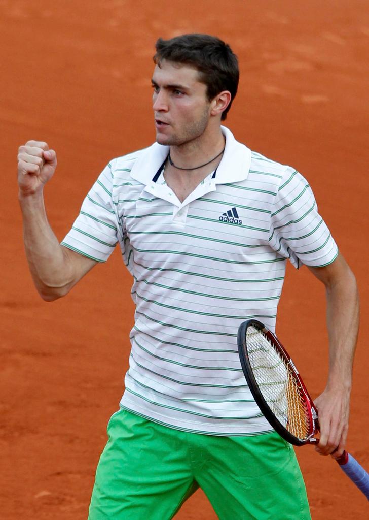 Roland-Garros : Simon file au deuxième tour