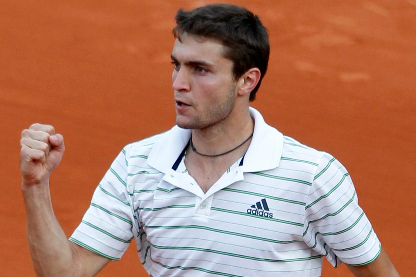 Roland-Garros : Simon file au deuxième tour