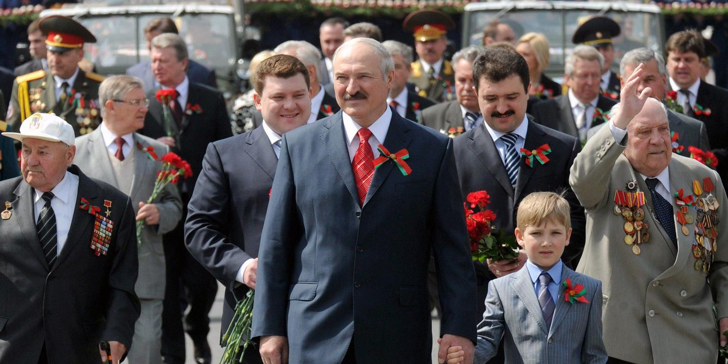 Gorbatchev : Alexandre Loukachenko prépare son fils de six ans à sa ...