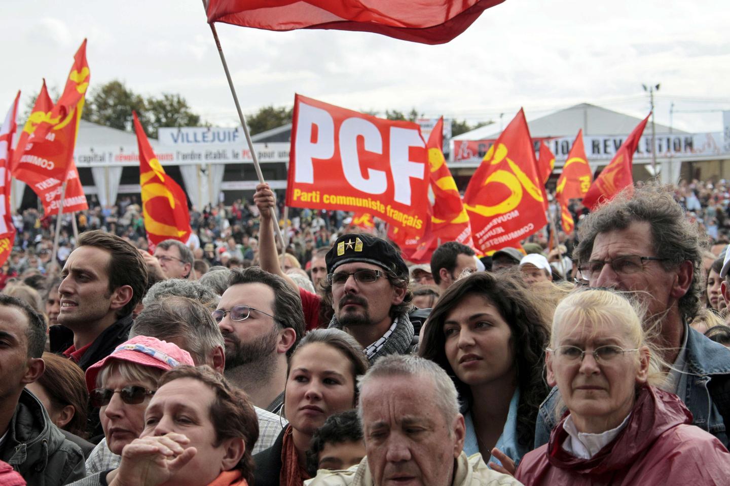 Législatives : le Parti communiste dénonce la "faute politique" du PS