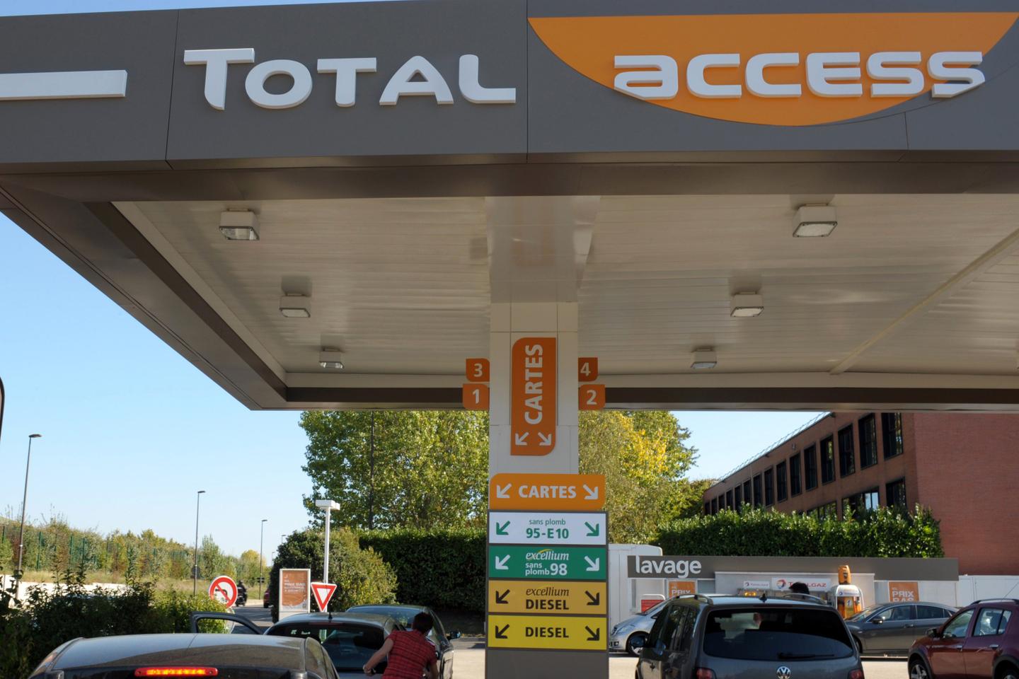 Total lance ses deux premières stations-service à bas prix