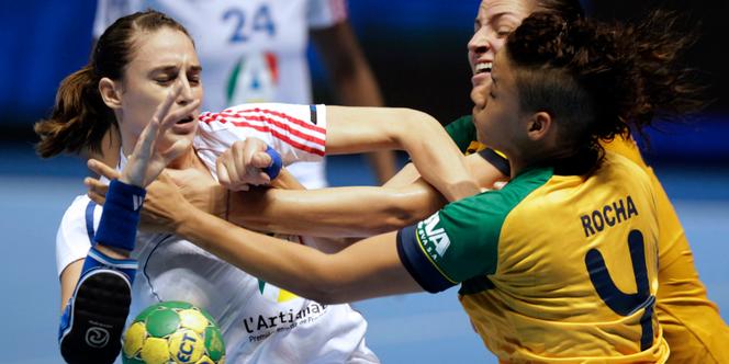 Handball : les Bleues craquent contre le Brésil