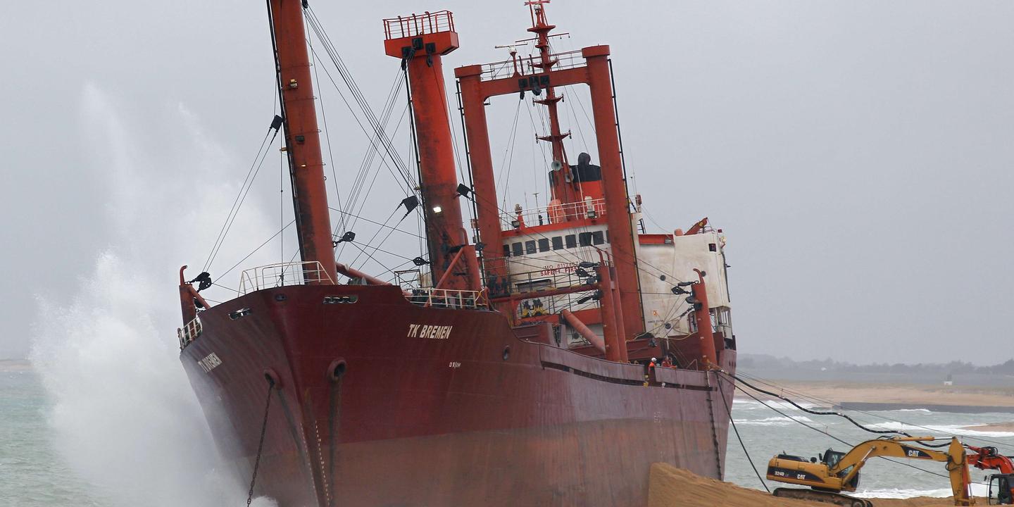 Le démantèlement du cargo TK Bremen a commencé