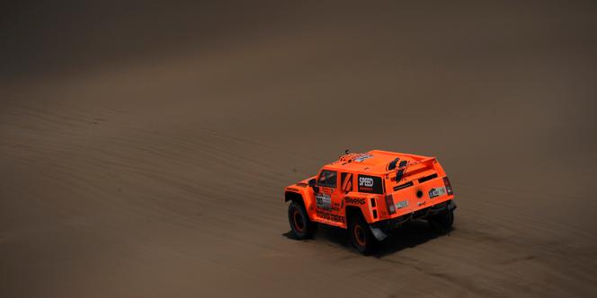 Dakar 2012 : mis hors course, l'Américain Gordon continue