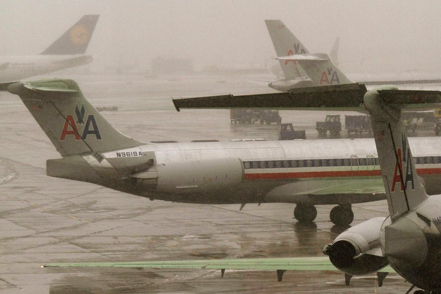 Delta Air Lines et US Airways s'intéressent à American Airlines