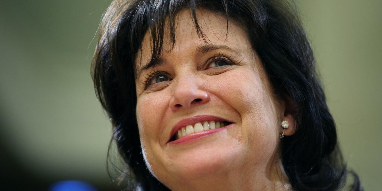 Anne Sinclair raconte la vie de son grand-père dans un livre