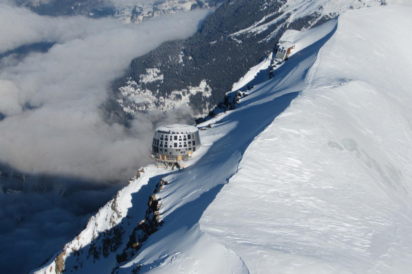 Sur le mont Blanc, le refuge du Goûter accueille ses premiers alpinistes