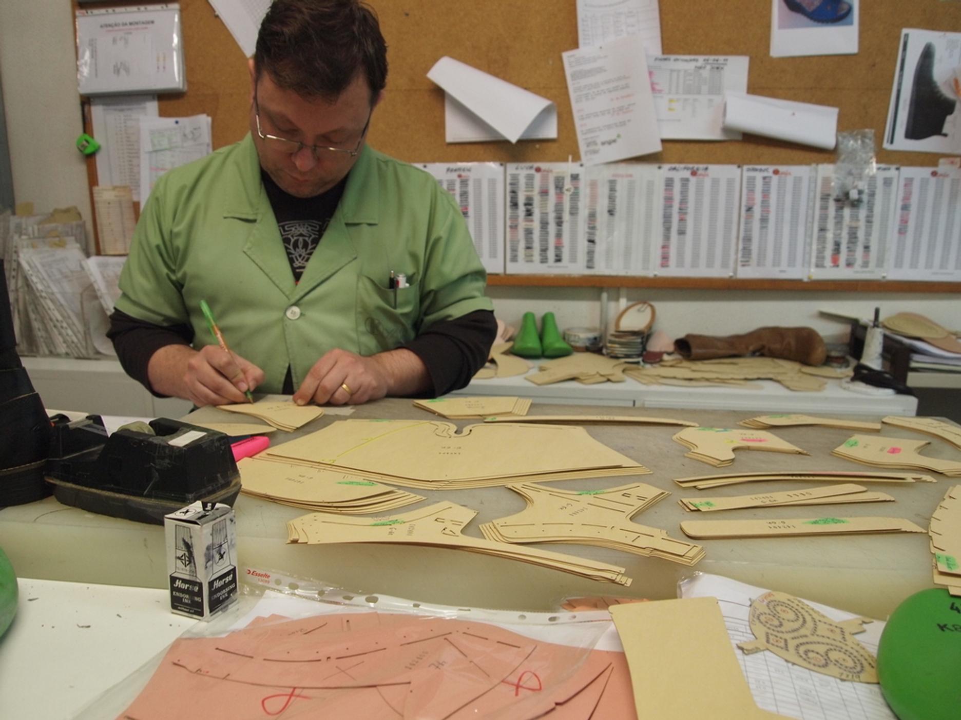 Visite d'une manufacture de chaussures