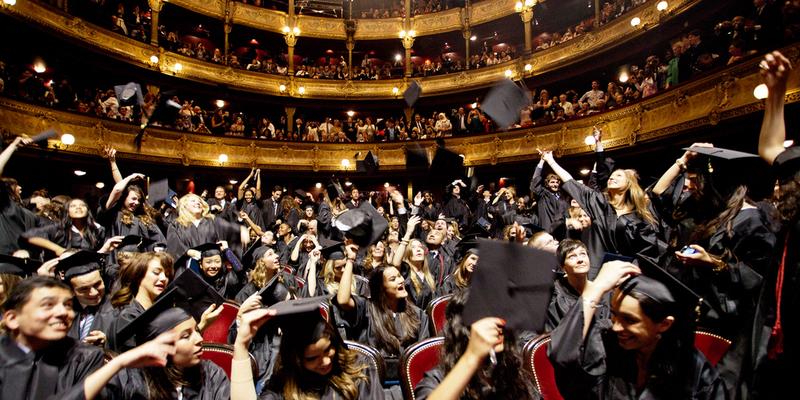 La remise des diplômes "à l'américaine" : le retour de la solennité