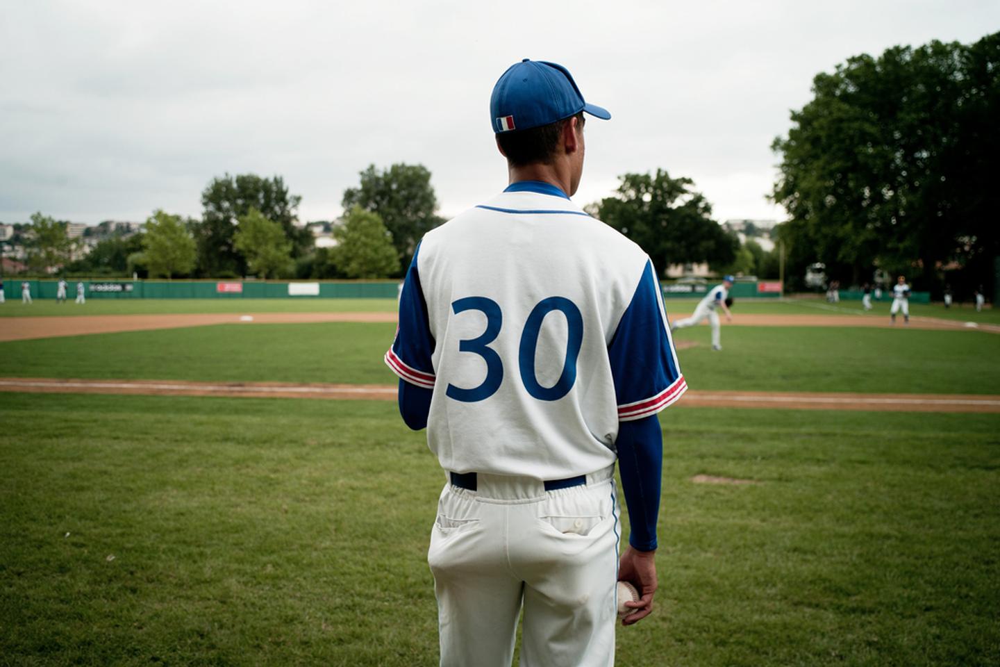 Andy Paz-Garriga tape la batte entre deux continents