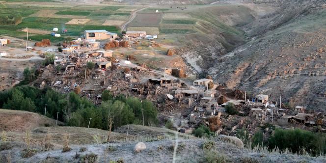 Le gouvernement iranien critiqué pour sa gestion du séisme