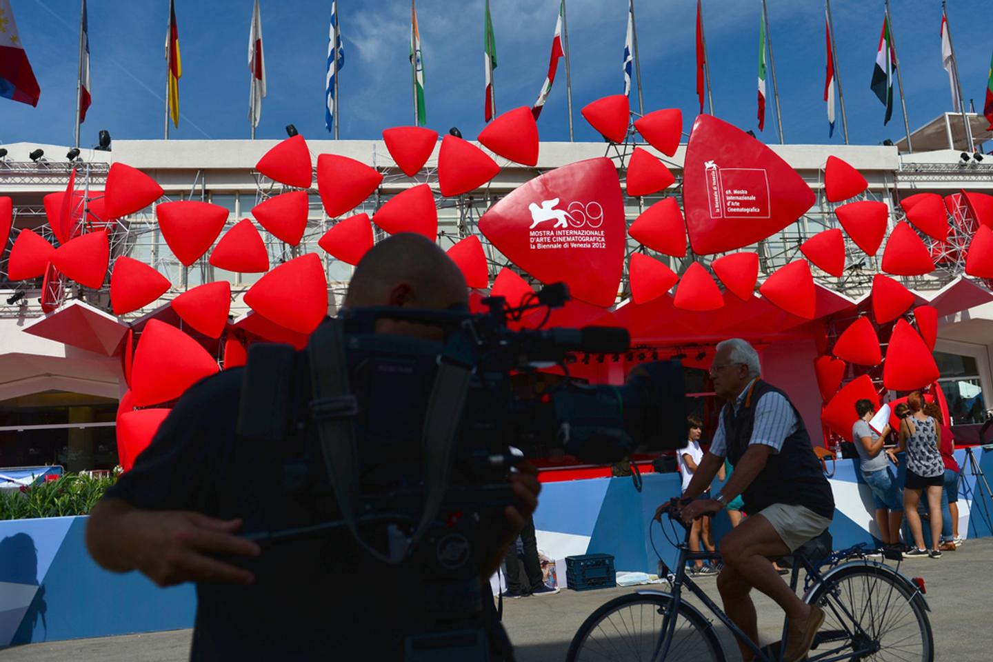 La Mostra ouvre sans maquillage mais en majesté