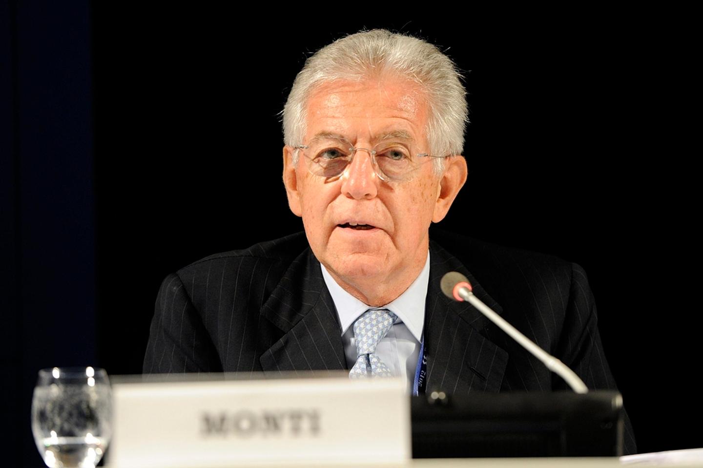 En Italie, M. Monti pressé de se présenter en 2013