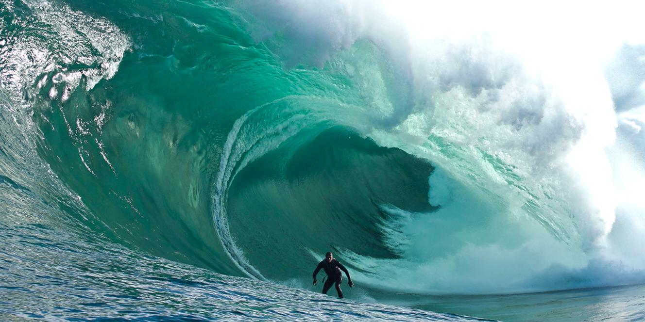 Le surf dans le creux de la vague