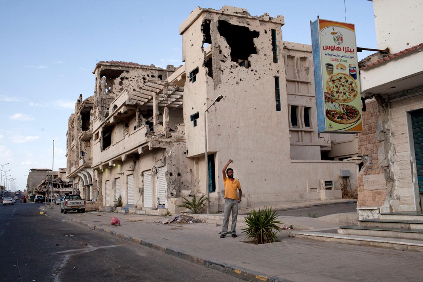 Un an après sa chute, Syrte veut renaître de ses décombres