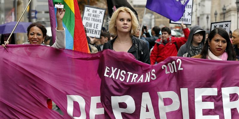 Les transsexuels ont marché à Paris sous la pluie