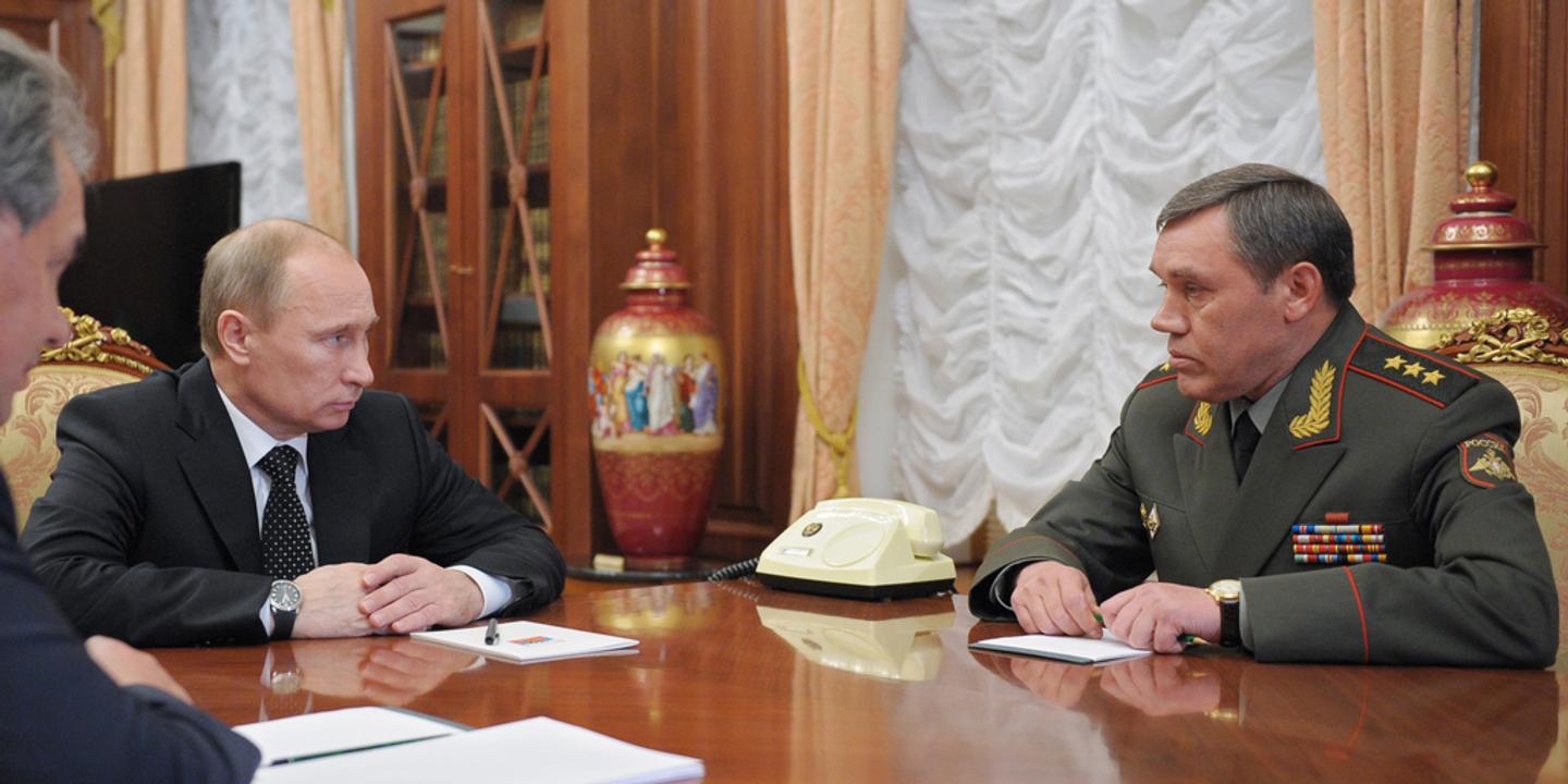 Poutine poursuit sa reprise en main de l'armée russe