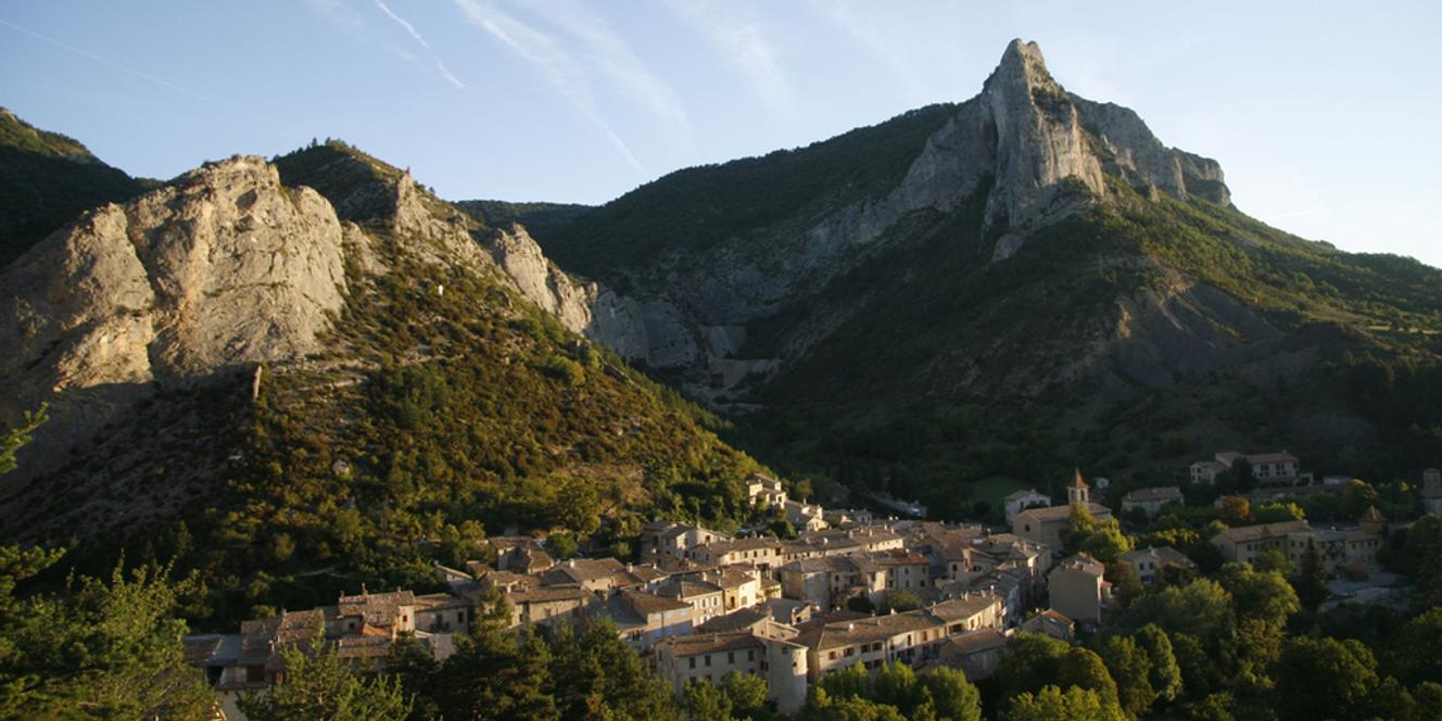 Orpierre, le village sauvé par ses falaises (2/3)