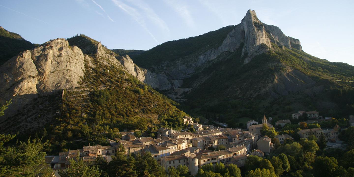 Orpierre, le village sauvé par ses falaises (2/3)