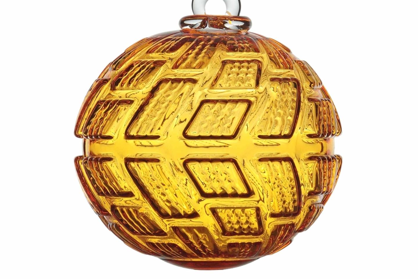 Une boule design sous le sapin