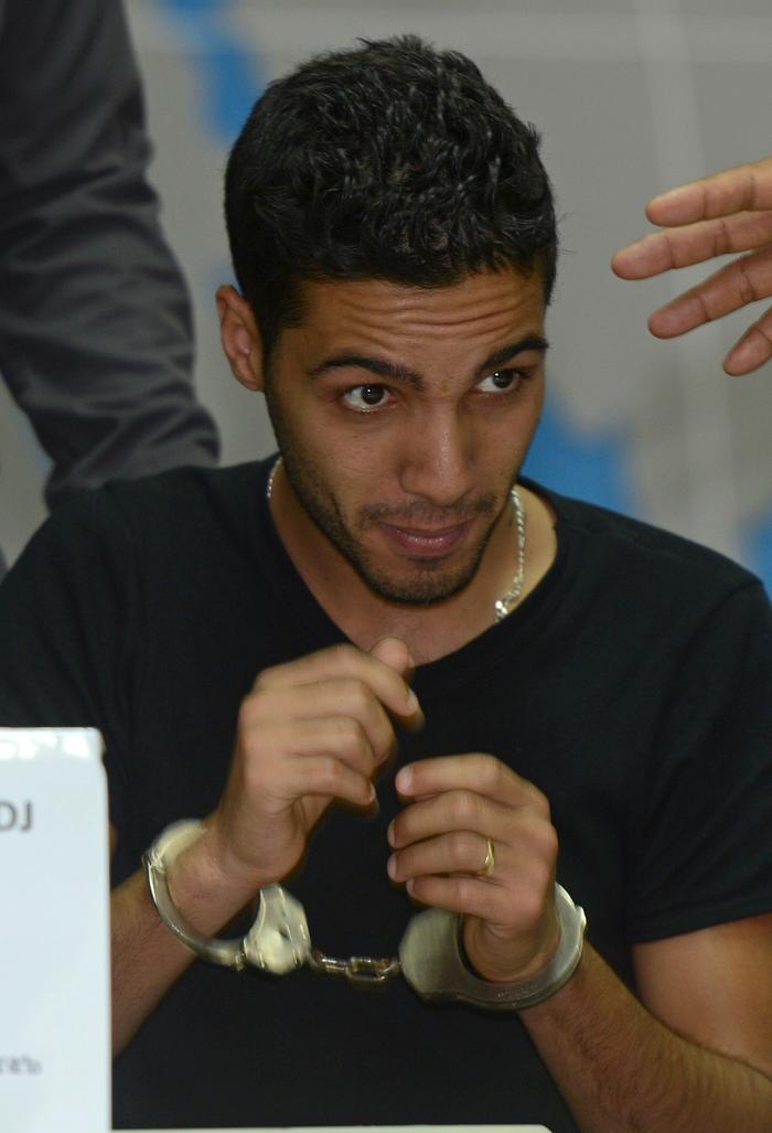 Hamza , le "hacker riant" arrêté par le FBI, héros à Alger