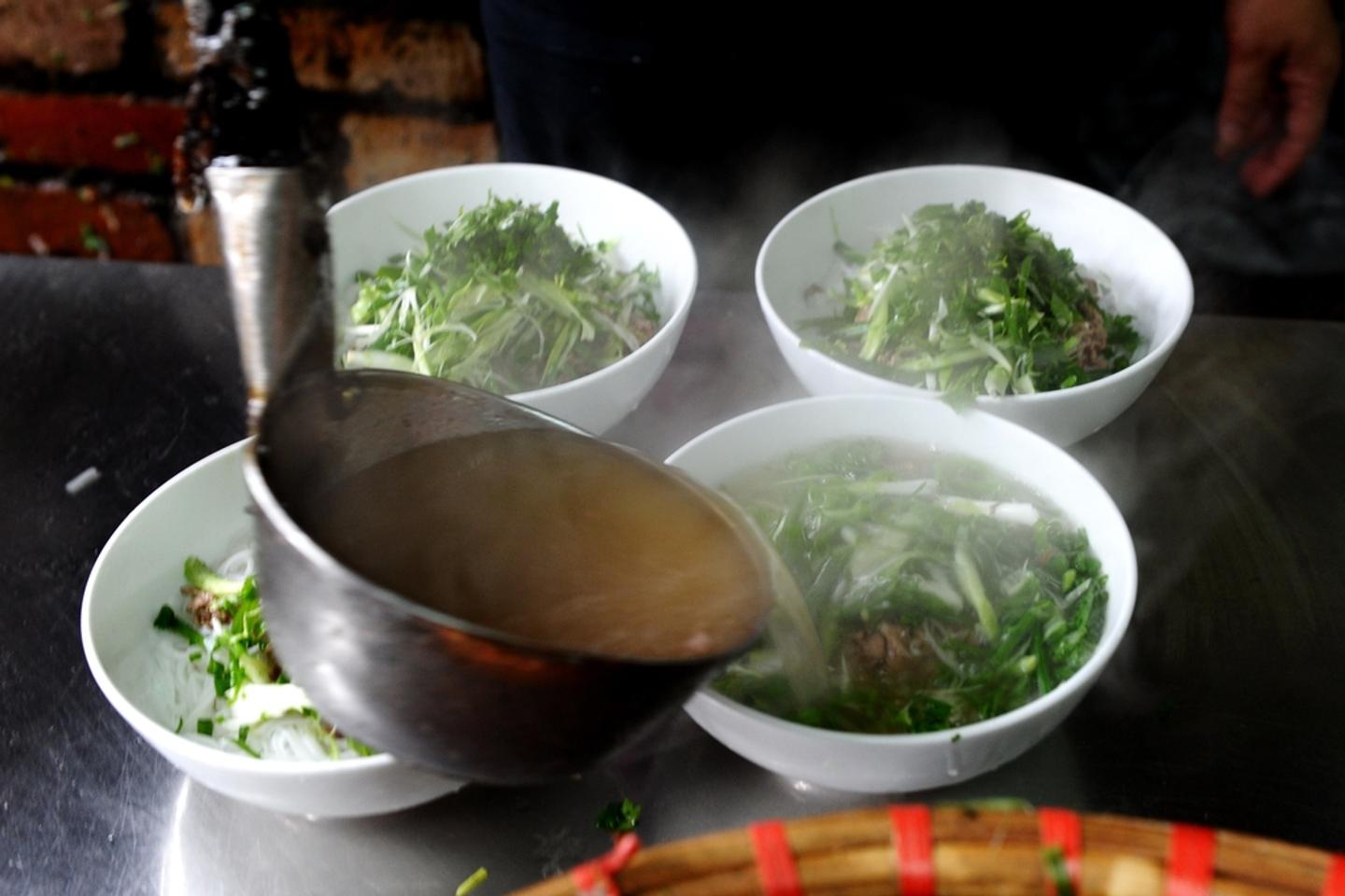 Le "pho", le bouillon vietnamien centenaire acclamé dans le monde