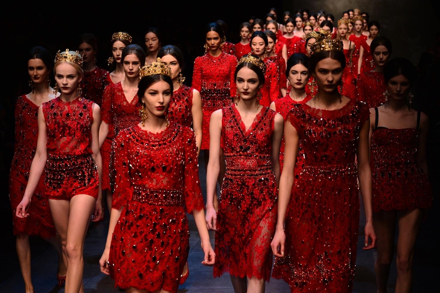 En images : une garde-robe multifacettes sur les podiums milanais