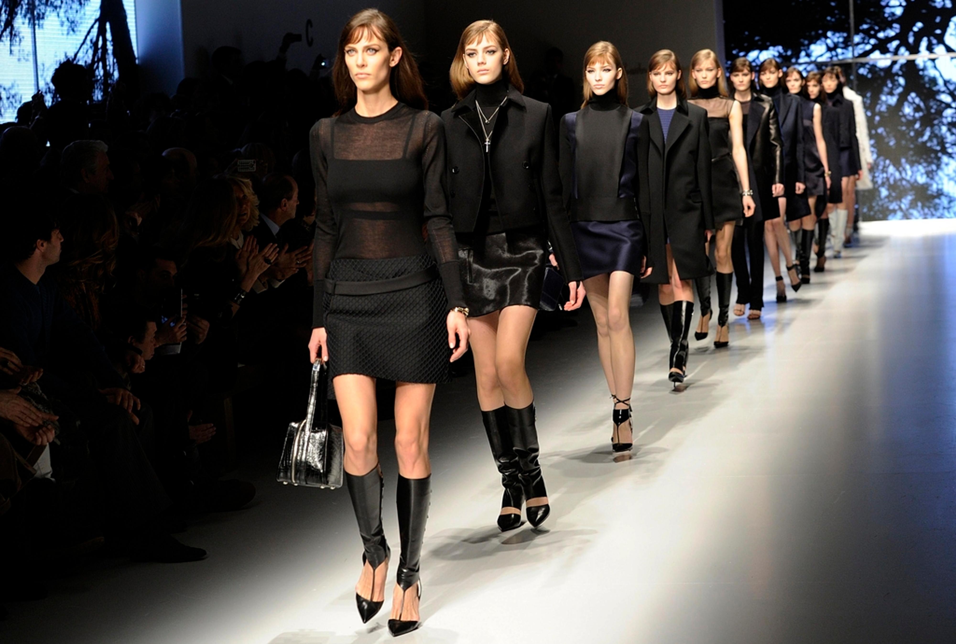 En images : une garde-robe multifacettes sur les podiums milanais