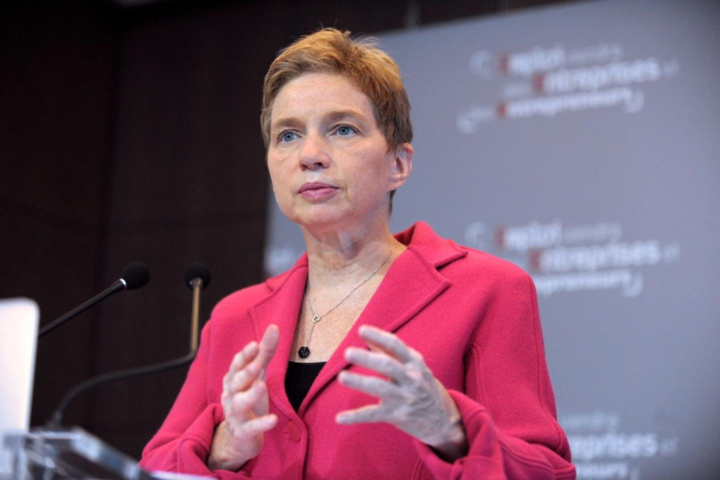 Dans les coulisses de la bataille au Medef, le bal des communicants