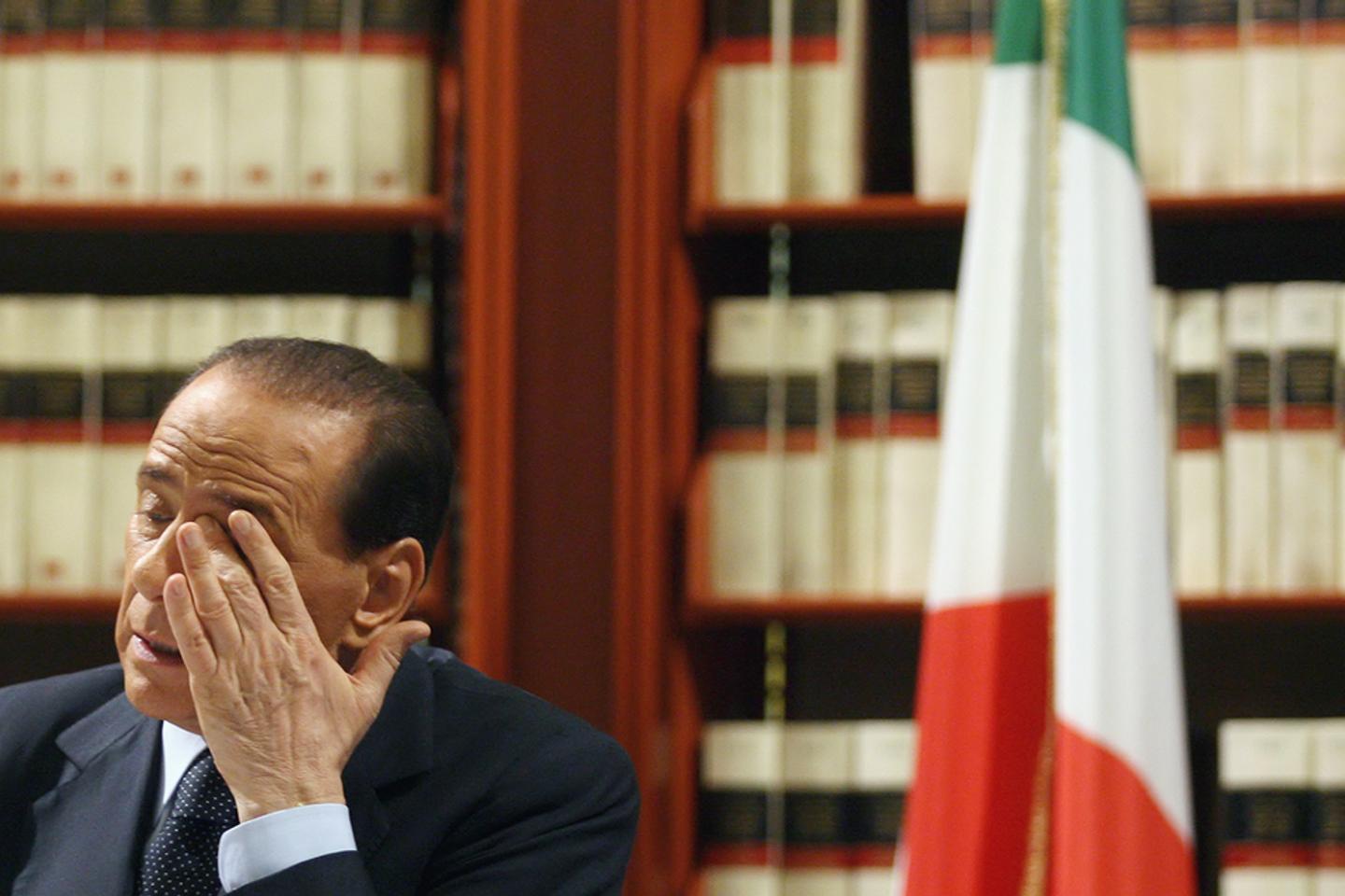 Condamné dans le "Rubygate", Berlusconi dénonce "un verdict violent"
