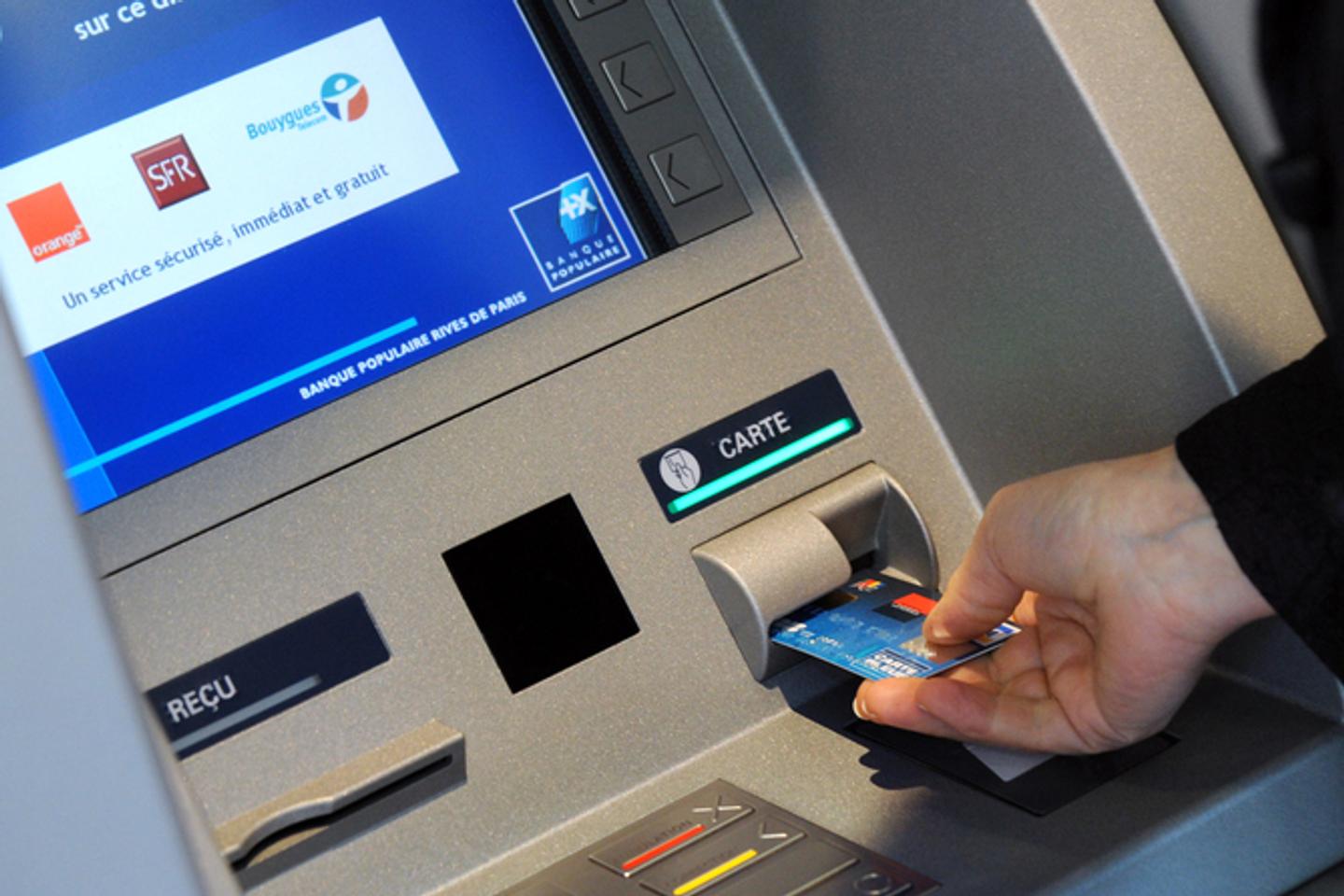 Cartes, retraits... des tarifs bancaires qui grimpent