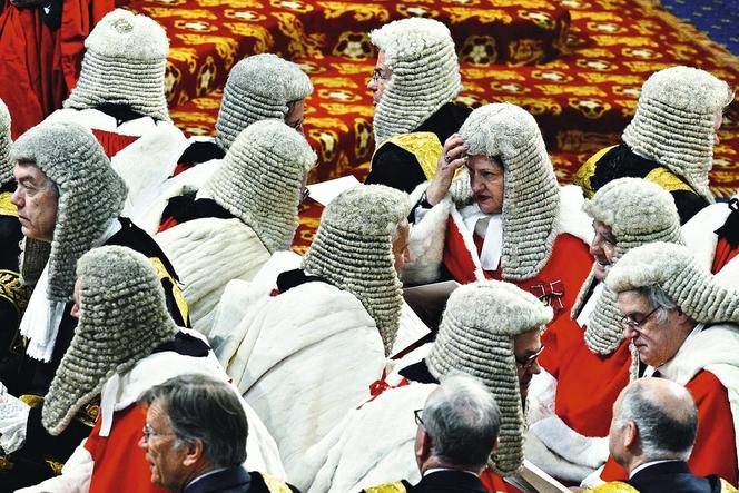 Fronde féministe chez les sang bleu