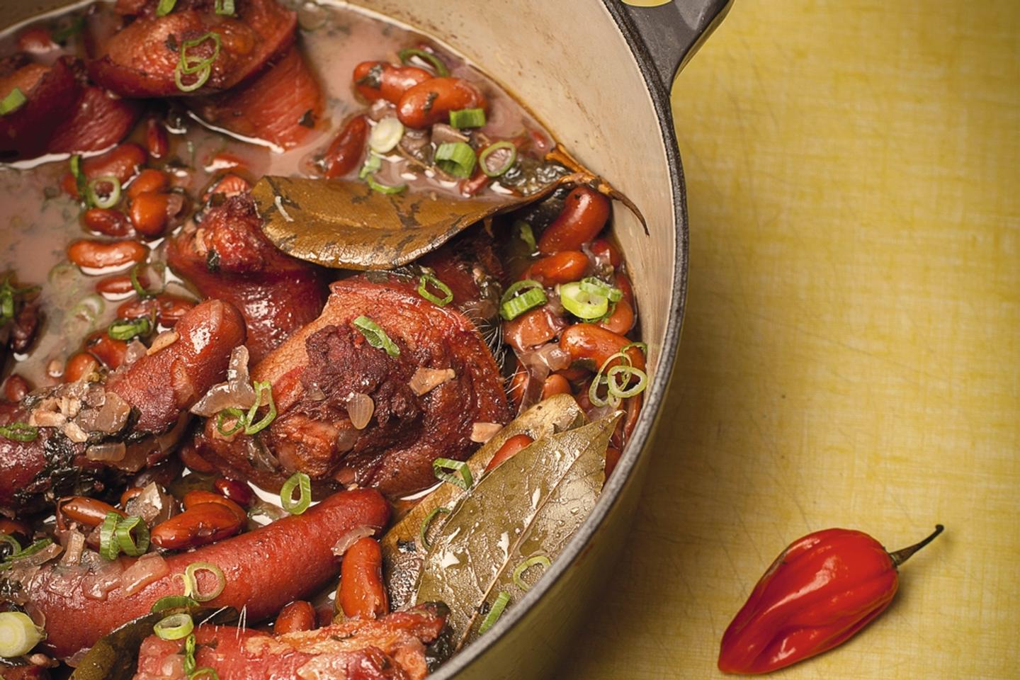 Haricots rouges, queue de cochon (en créole : pwa wouj ké a kochon)