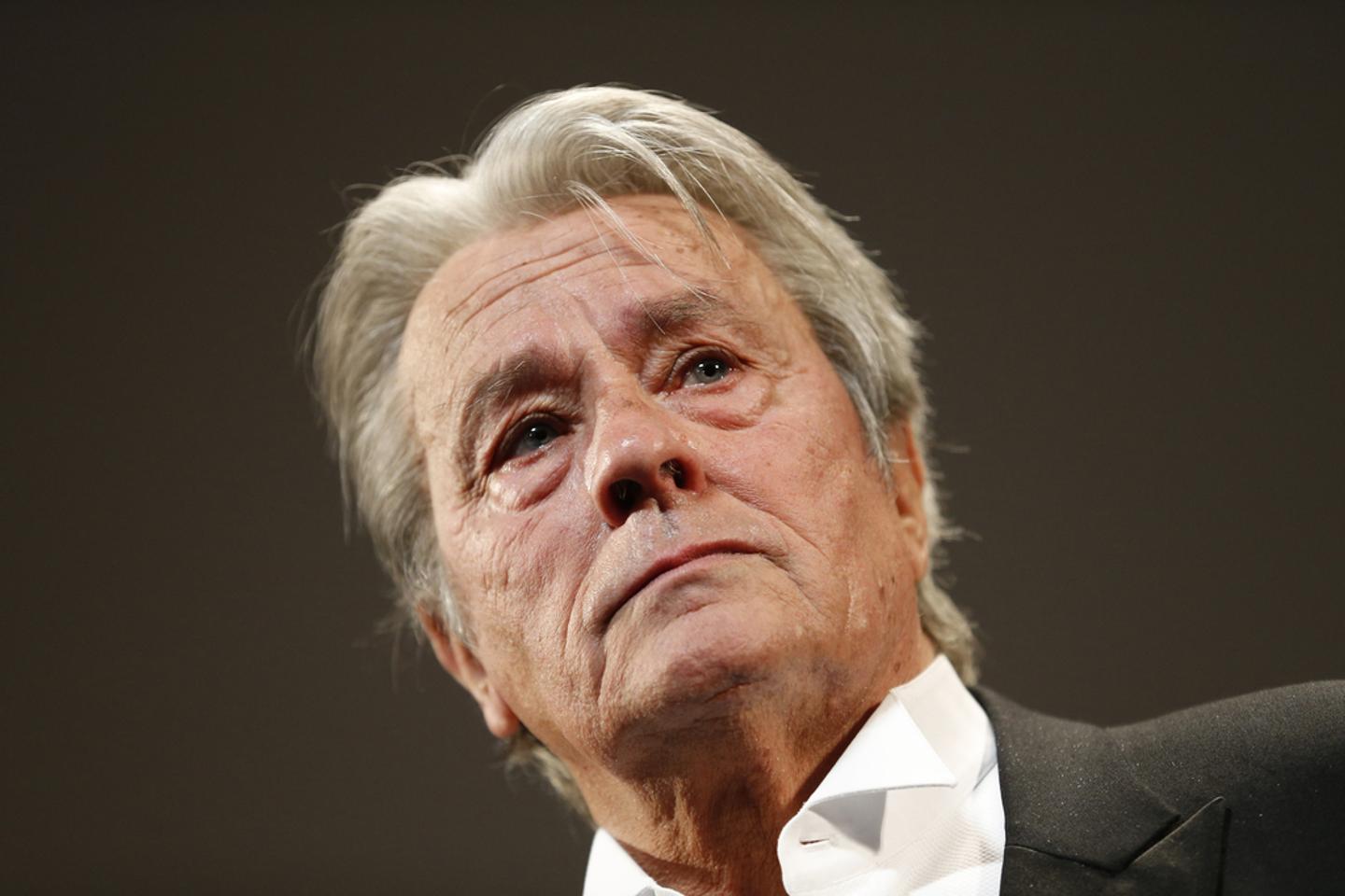 Alain Delon salue la progression du Front national