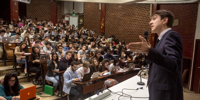 Le premier cours en amphi ou la difficulté de captiver son auditoire