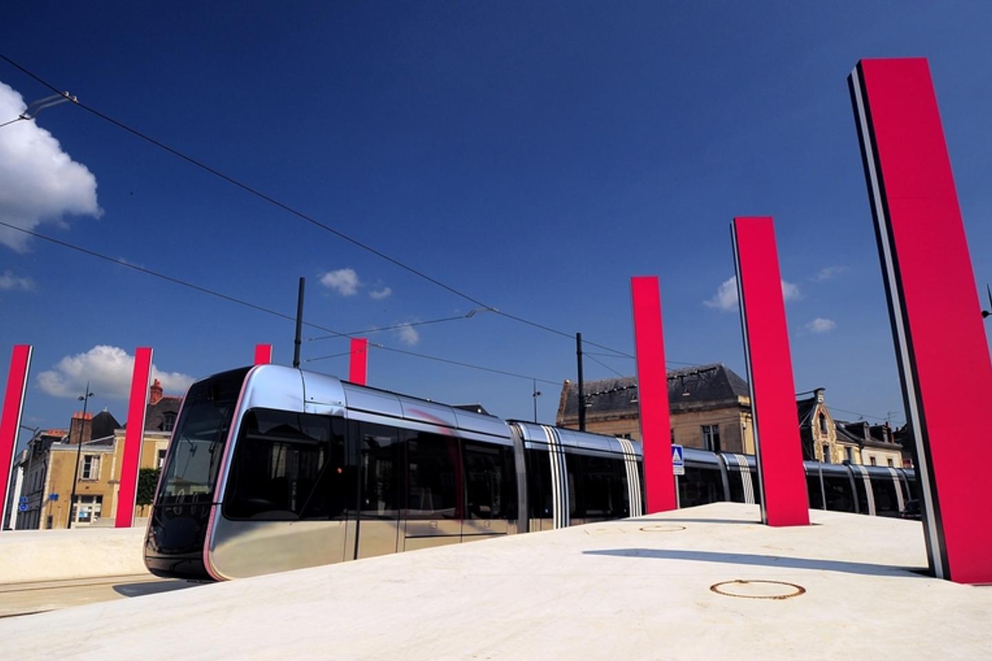 A Tours, le nouveau tramway transforme la physionomie de la ville