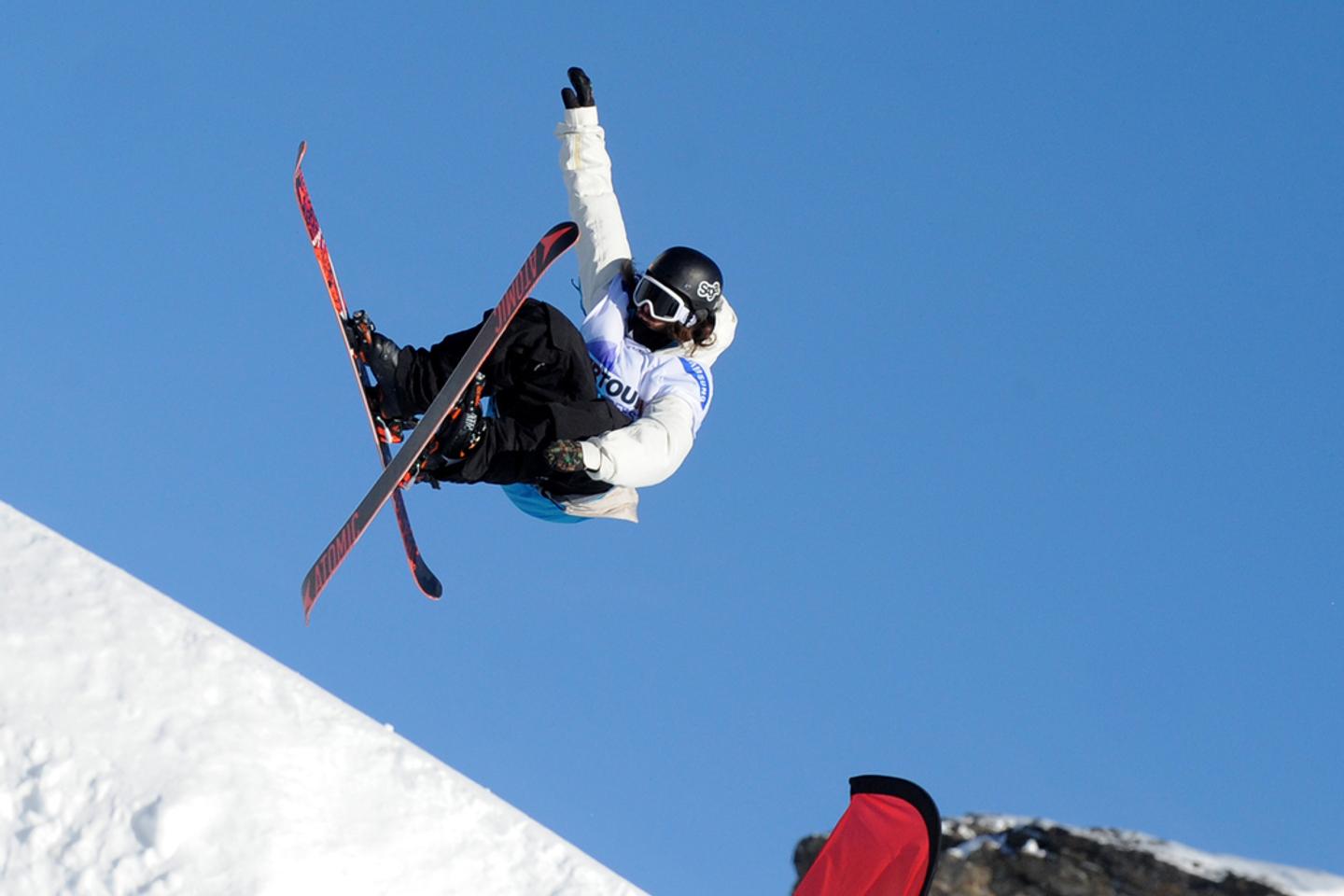Une skieuse brésilienne partiellement paralysée après un grave accident