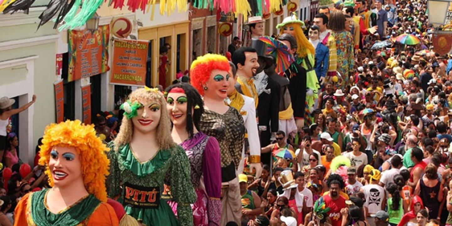 Le frevo enflamme le carnaval de Recife