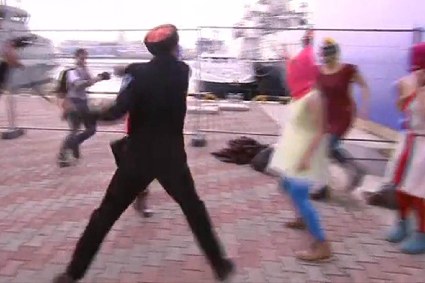 Sotchi : les Pussy Riot molestées par des milices cosaques