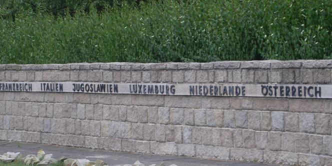 Un ancien résistant français inhumé dans le camp où il avait été déporté