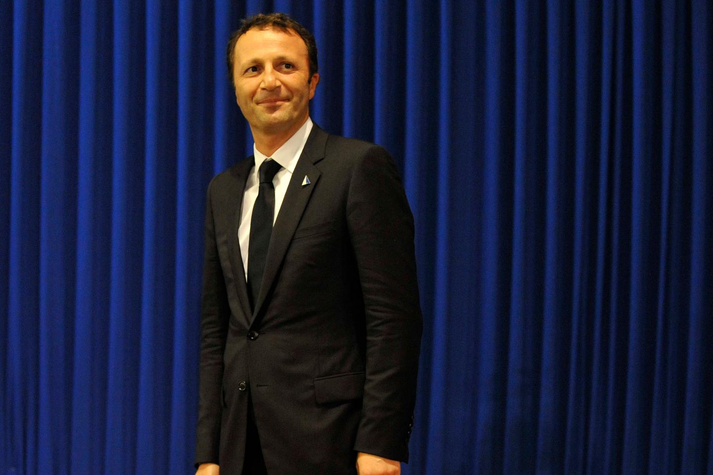 Stratégie fiscale ou désamour : pourquoi Arthur s'est domicilié en Belgique