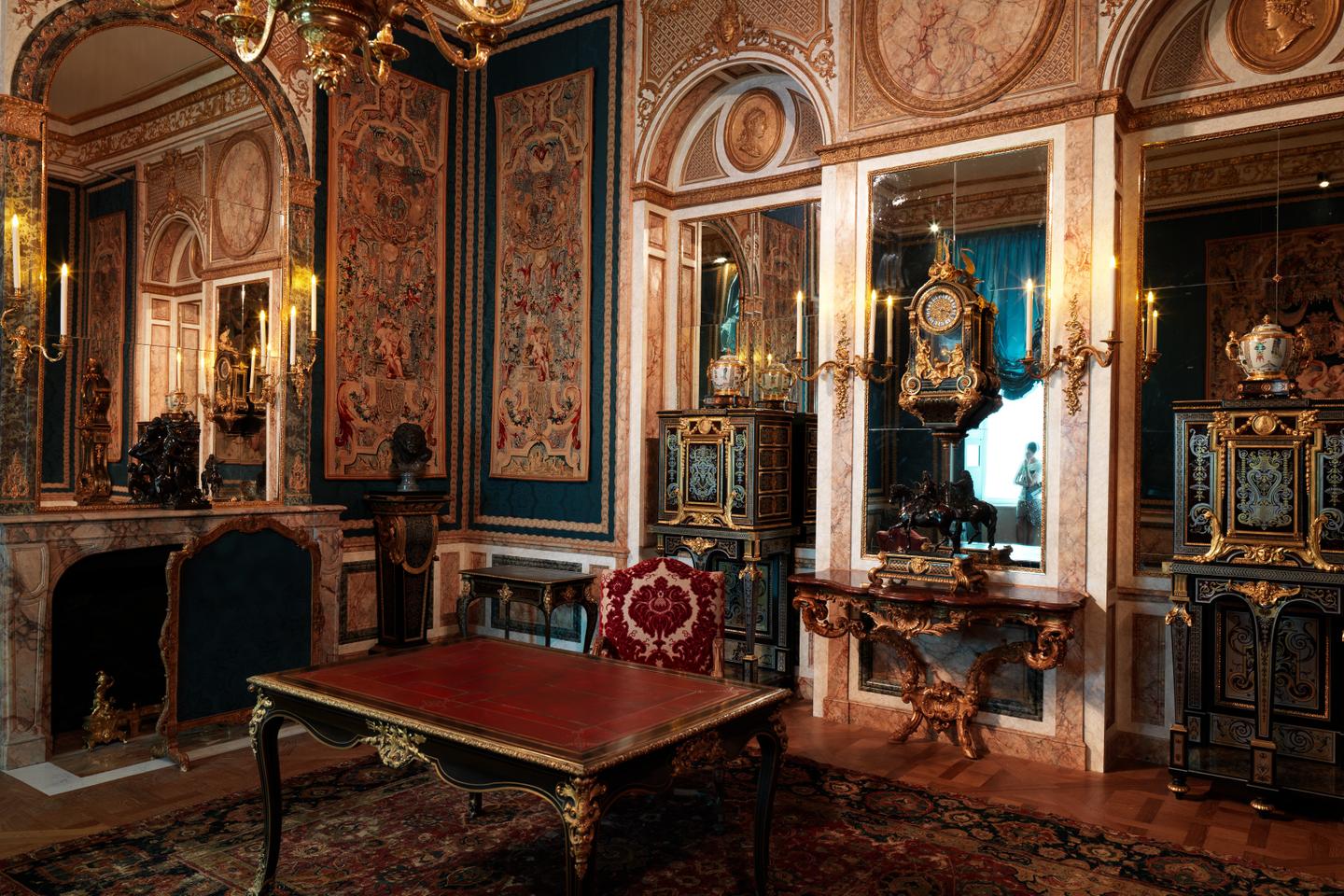 Les salons des Lumières redécouverts à la bougie