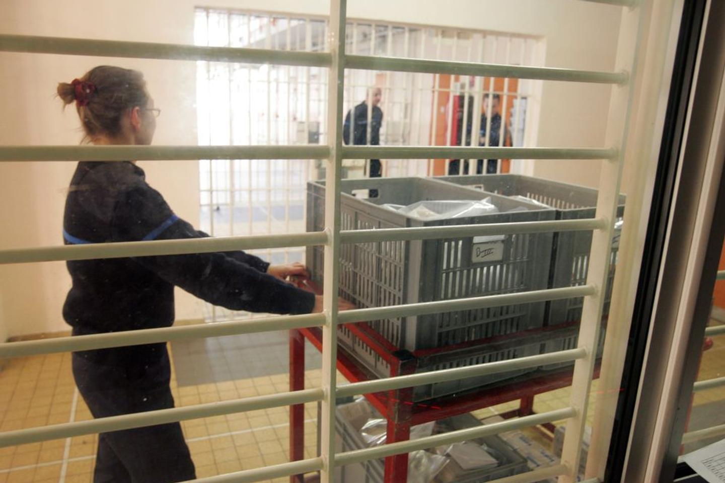 La justice annule l'obligation de servir des repas halal en prison