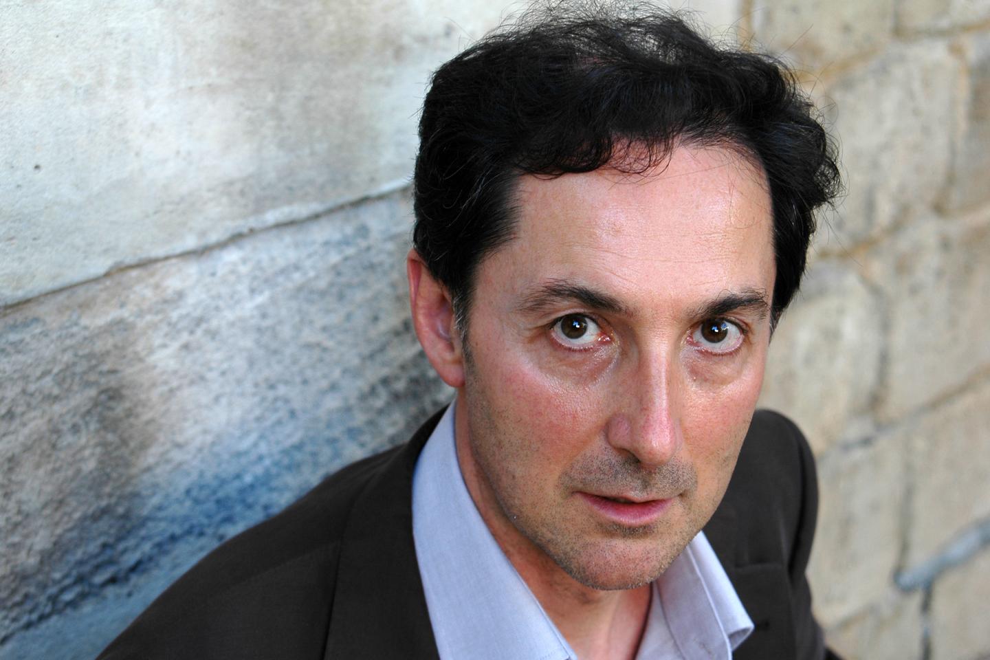 Eric Vigne et sa bibliothèque d'articles du « Monde