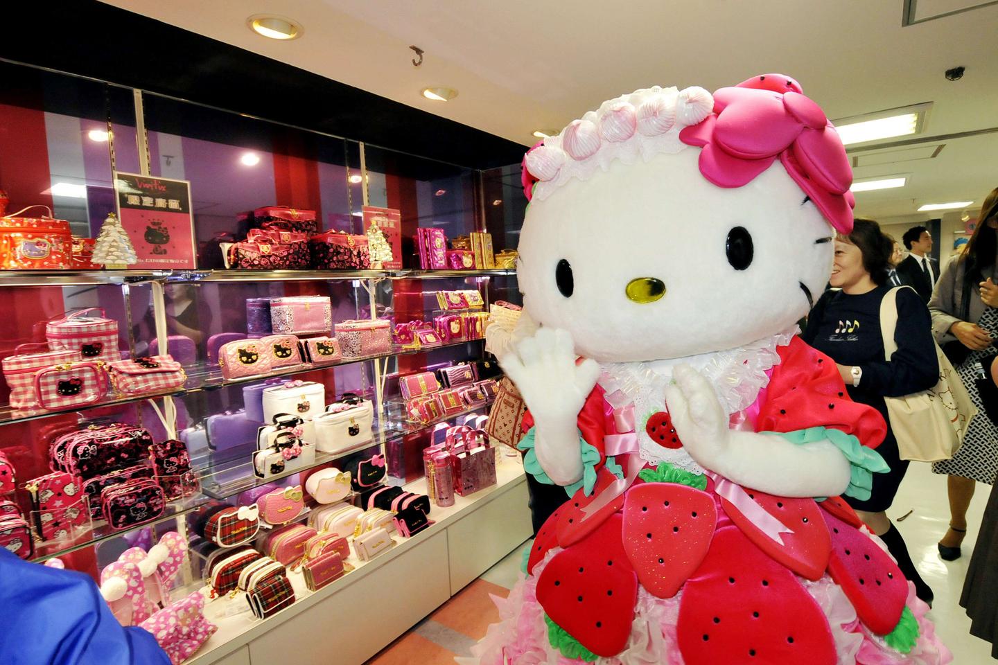 Pour Wikipédia, Hello Kitty est « une fillette qui ressemble à un chat