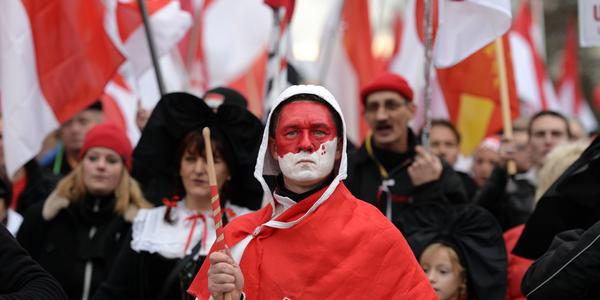 Fusion des régions : des milliers de personnes manifestent pour une ...