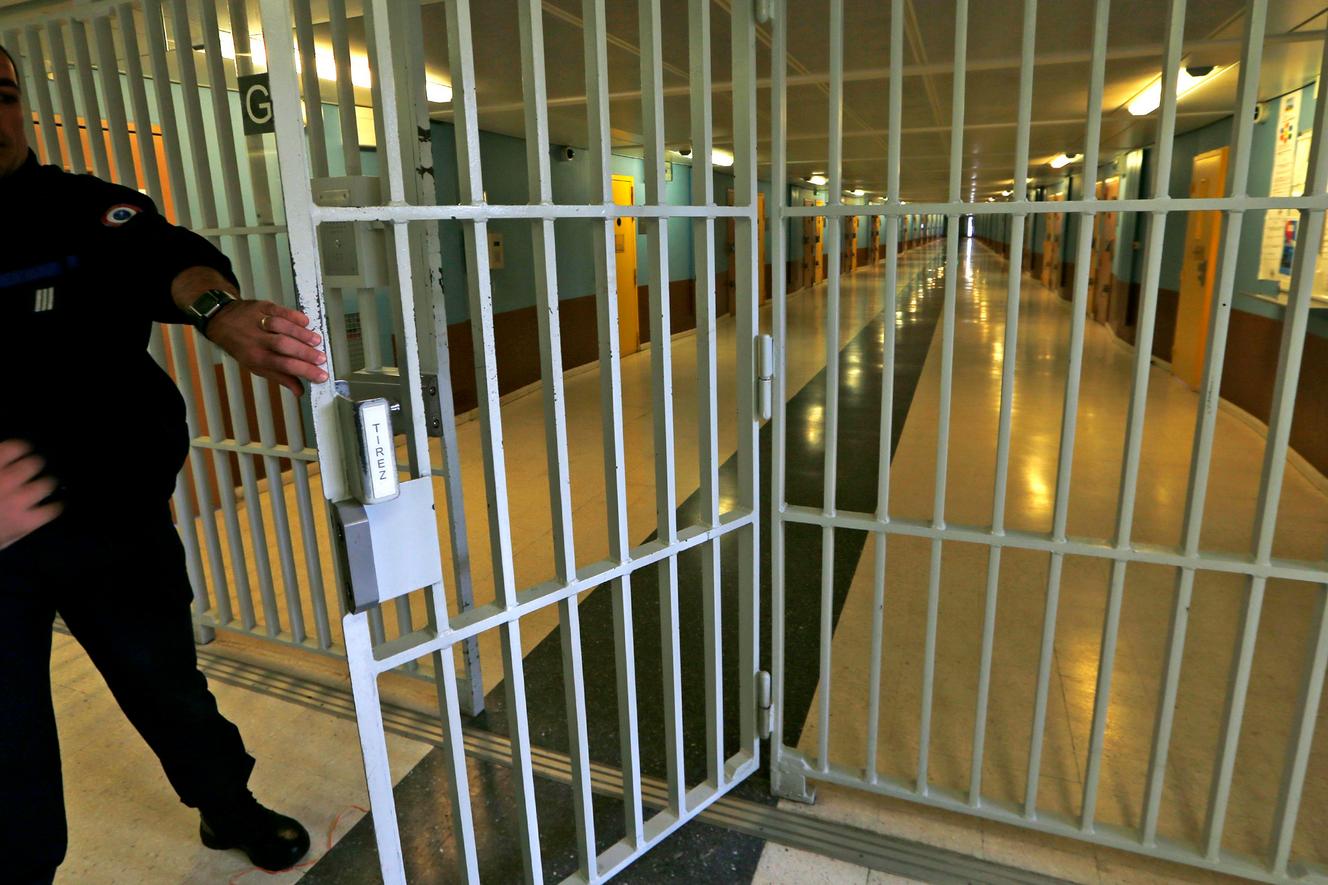 Comment fonctionne le système des permissions de sortir des détenus